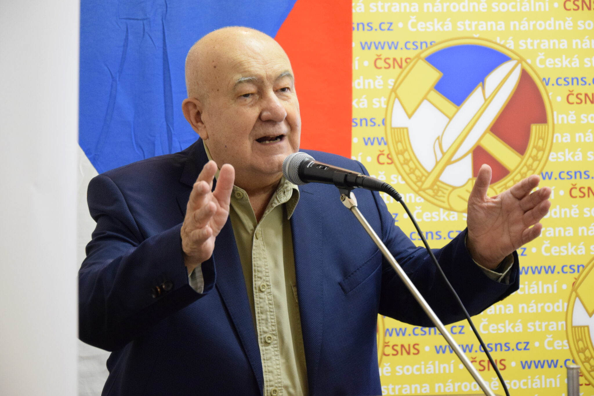 Klusáček znovu zvolen předsedou ČSNS. O spolupráci s KSČM řekl: »Dnes ...